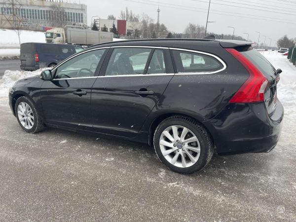 Brown Volvo V60 2014 in Kaunas, with an engine capacity of 1.97 L and mileage of 270 thousand km for 5950 €, photo 9 on AUTOMOTO.COM.LV
