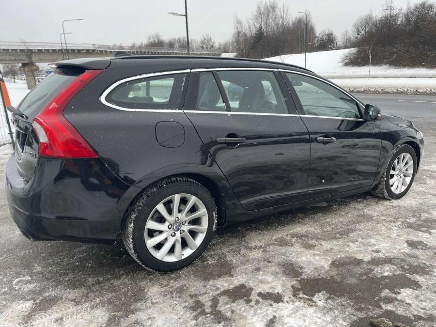 Brown Volvo V60 2014 in Kaunas, with an engine capacity of 1.97 L and mileage of 270 thousand km for 5950 €, photo 15 on AUTOMOTO.COM.LV