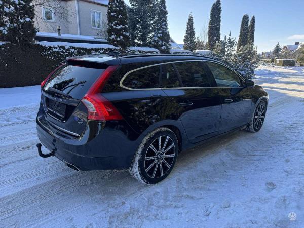 Brūns Volvo V60 2014 Alīta, ar dzinēja tilpumu 2.40 L un nobraukumu 237 tūkst. km par 6900 €, foto 7 vietnē AUTOMOTO.COM.LV