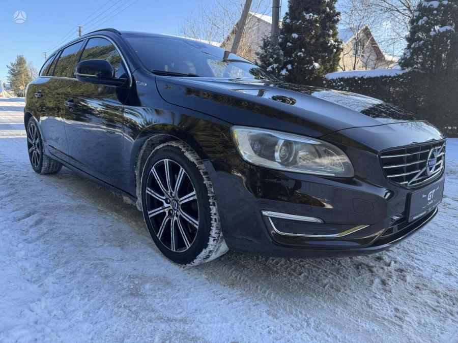 Brūns Volvo V60 2014 Alīta, ar dzinēja tilpumu 2.40 L un nobraukumu 237 tūkst. km par 6900 €, foto 9 vietnē AUTOMOTO.COM.LV