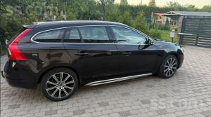 Brūns Volvo V60 2014 Rīga, ar dzinēja tilpumu 2.40 L un nobraukumu 320 tūkst. km par 12000 €, foto 3 vietnē AUTOMOTO.COM.LV