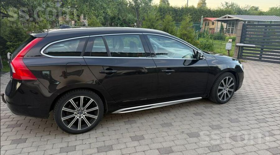 Brūns Volvo V60 2014 Rīga, ar dzinēja tilpumu 2.40 L un nobraukumu 320 tūkst. km par 12000 €, foto 3 vietnē AUTOMOTO.COM.LV