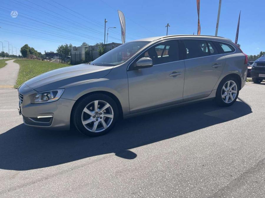 Brown Volvo V60 2014 in Kaunas, with an engine capacity of 1.98 L and mileage of 272 thousand km for 7150 €, photo 8 on AUTOMOTO.COM.LV