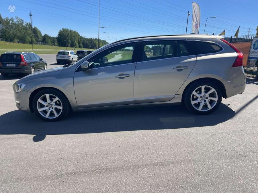 Brown Volvo V60 2014 in Kaunas, with an engine capacity of 1.98 L and mileage of 272 thousand km for 7150 €, photo 9 on AUTOMOTO.COM.LV