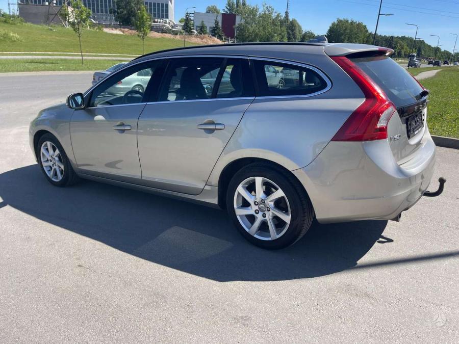 Brown Volvo V60 2014 in Kaunas, with an engine capacity of 1.98 L and mileage of 272 thousand km for 7150 €, photo 10 on AUTOMOTO.COM.LV