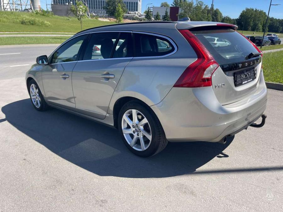 Brown Volvo V60 2014 in Kaunas, with an engine capacity of 1.98 L and mileage of 272 thousand km for 7150 €, photo 11 on AUTOMOTO.COM.LV