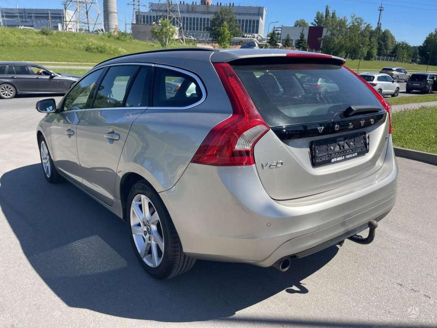 Brown Volvo V60 2014 in Kaunas, with an engine capacity of 1.98 L and mileage of 272 thousand km for 7150 €, photo 12 on AUTOMOTO.COM.LV