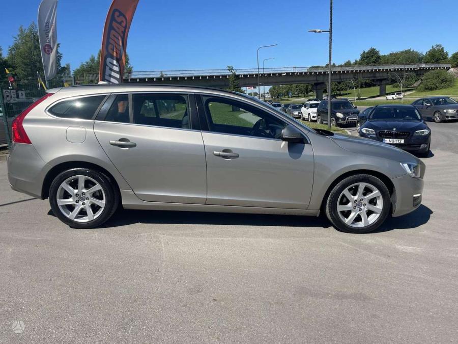 Brown Volvo V60 2014 in Kaunas, with an engine capacity of 1.98 L and mileage of 272 thousand km for 7150 €, photo 17 on AUTOMOTO.COM.LV