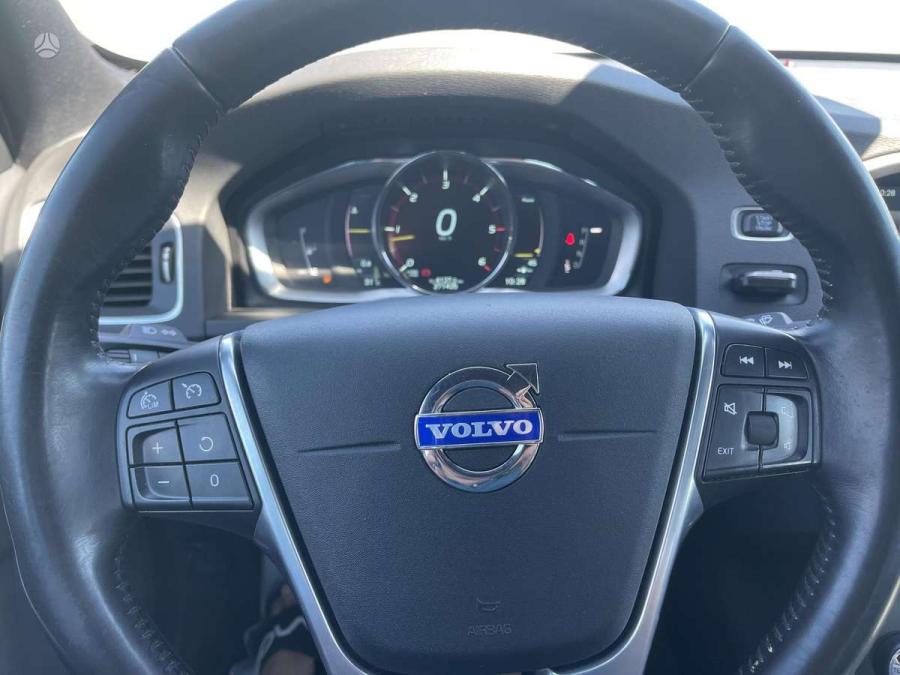 Brown Volvo V60 2014 in Kaunas, with an engine capacity of 1.98 L and mileage of 272 thousand km for 7150 €, photo 20 on AUTOMOTO.COM.LV