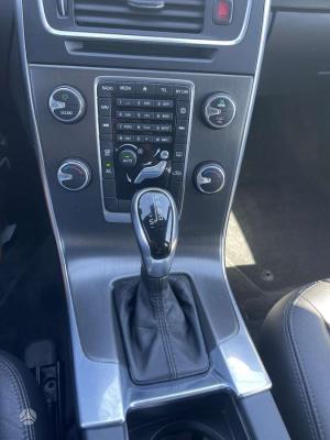 Brown Volvo V60 2014 in Kaunas, with an engine capacity of 1.98 L and mileage of 272 thousand km for 7150 €, photo 22 on AUTOMOTO.COM.LV