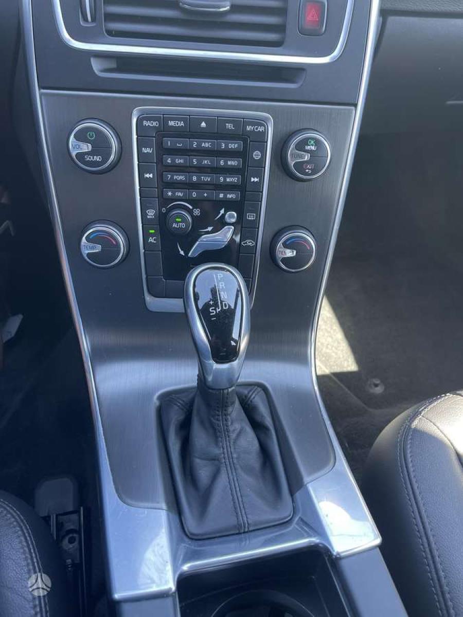 Brown Volvo V60 2014 in Kaunas, with an engine capacity of 1.98 L and mileage of 272 thousand km for 7150 €, photo 22 on AUTOMOTO.COM.LV