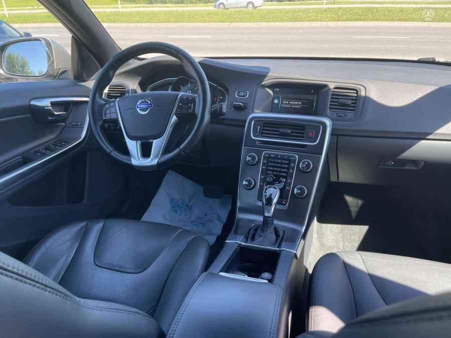 Brown Volvo V60 2014 in Kaunas, with an engine capacity of 1.98 L and mileage of 272 thousand km for 7150 €, photo 25 on AUTOMOTO.COM.LV