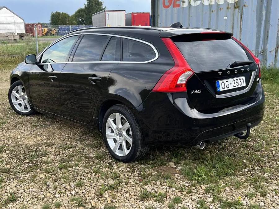Brūns Volvo V60 2014 Rīga, ar dzinēja tilpumu 2.00 L un nobraukumu 86 tūkst. km par 9995 €, foto 3 vietnē AUTOMOTO.COM.LV