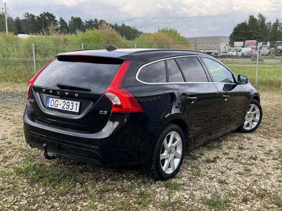 Brūns Volvo V60 2014 Rīga, ar dzinēja tilpumu 2.00 L un nobraukumu 86 tūkst. km par 9995 €, foto 5 vietnē AUTOMOTO.COM.LV