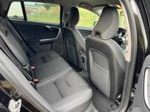 Brūns Volvo V60 2014 Rīga, ar dzinēja tilpumu 2.00 L un nobraukumu 86 tūkst. km par 9995 €, foto 11 vietnē AUTOMOTO.COM.LV