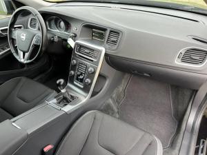 Brūns Volvo V60 2014 Rīga, ar dzinēja tilpumu 2.00 L un nobraukumu 86 tūkst. km par 9995 €, foto 13 vietnē AUTOMOTO.COM.LV