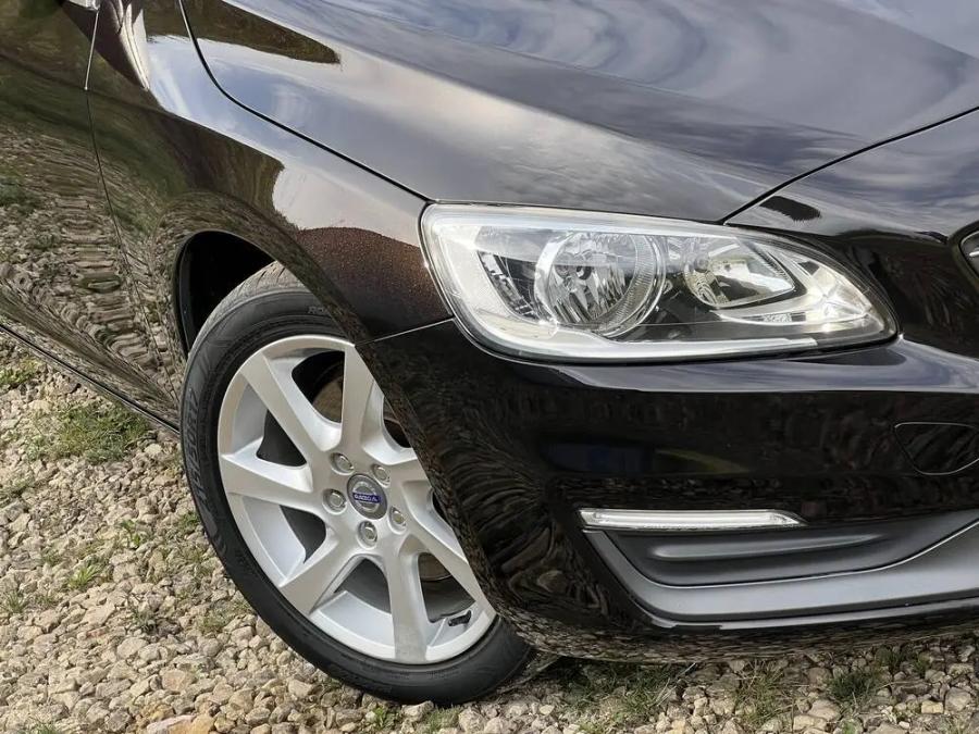 Brūns Volvo V60 2014 Rīga, ar dzinēja tilpumu 2.00 L un nobraukumu 86 tūkst. km par 9995 €, foto 16 vietnē AUTOMOTO.COM.LV