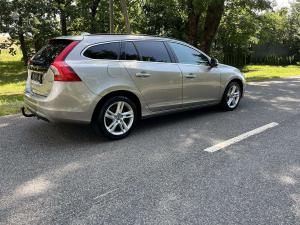 Brūns Volvo V60 2014 Prienai, ar dzinēja tilpumu 2.00 L un nobraukumu 289 tūkst. km par 6250 €, foto  vietnē AUTOMOTO.COM.LV