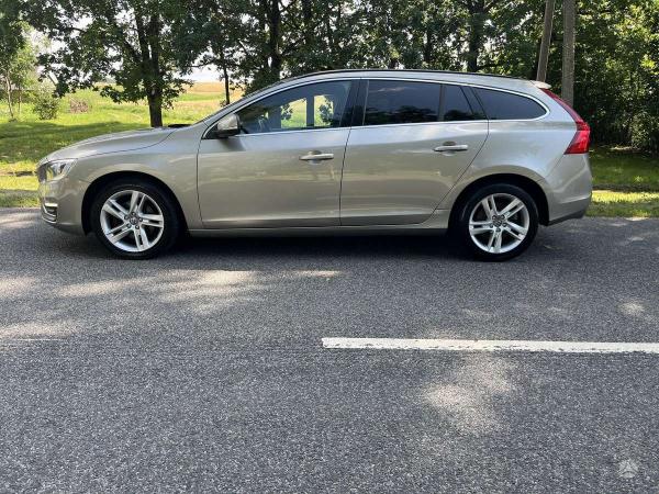 Brūns Volvo V60 2014 Prienai, ar dzinēja tilpumu 2.00 L un nobraukumu 289 tūkst. km par 6250 €, foto 2 vietnē AUTOMOTO.COM.LV