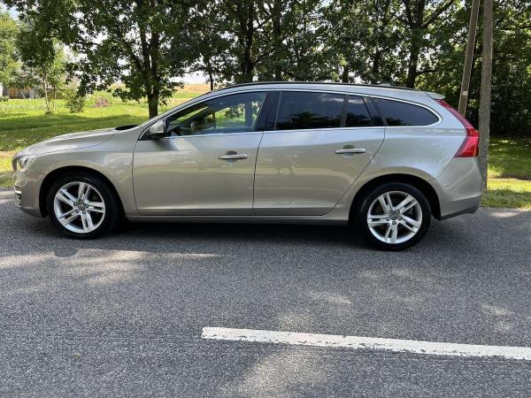 Brūns Volvo V60 2014 Prienai, ar dzinēja tilpumu 2.00 L un nobraukumu 289 tūkst. km par 6250 €, foto 5 vietnē AUTOMOTO.COM.LV