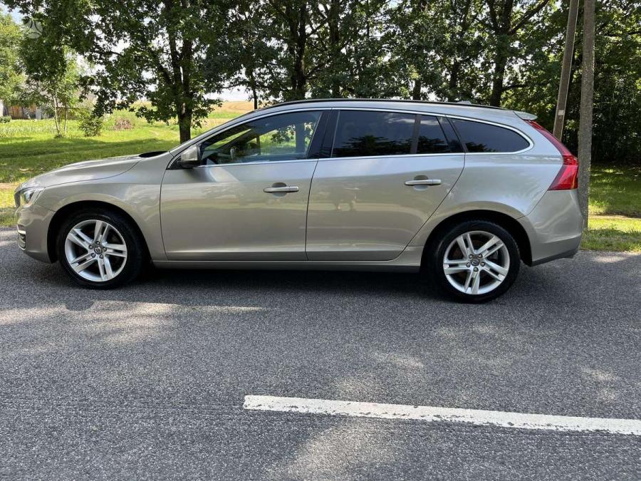 Brown Volvo V60 2014 in Prienai, with an engine capacity of 2.00 L and mileage of 289 thousand km for 6250 €, photo 6 on AUTOMOTO.COM.LV