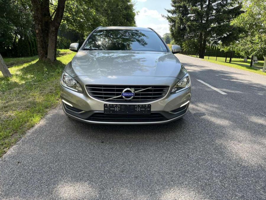 Brown Volvo V60 2014 in Prienai, with an engine capacity of 2.00 L and mileage of 289 thousand km for 6250 €, photo 7 on AUTOMOTO.COM.LV