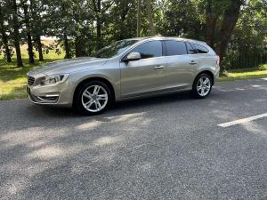 Brown Volvo V60 2014 in Prienai, with an engine capacity of 2.00 L and mileage of 289 thousand km for 6250 €, photo 8 on AUTOMOTO.COM.LV