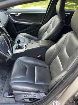 Brown Volvo V60 2014 in Prienai, with an engine capacity of 2.00 L and mileage of 289 thousand km for 6250 €, photo 15 on AUTOMOTO.COM.LV