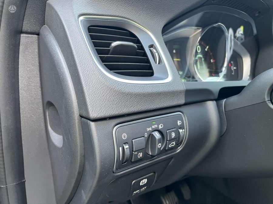 Brown Volvo V60 2014 in Prienai, with an engine capacity of 2.00 L and mileage of 289 thousand km for 6250 €, photo 17 on AUTOMOTO.COM.LV