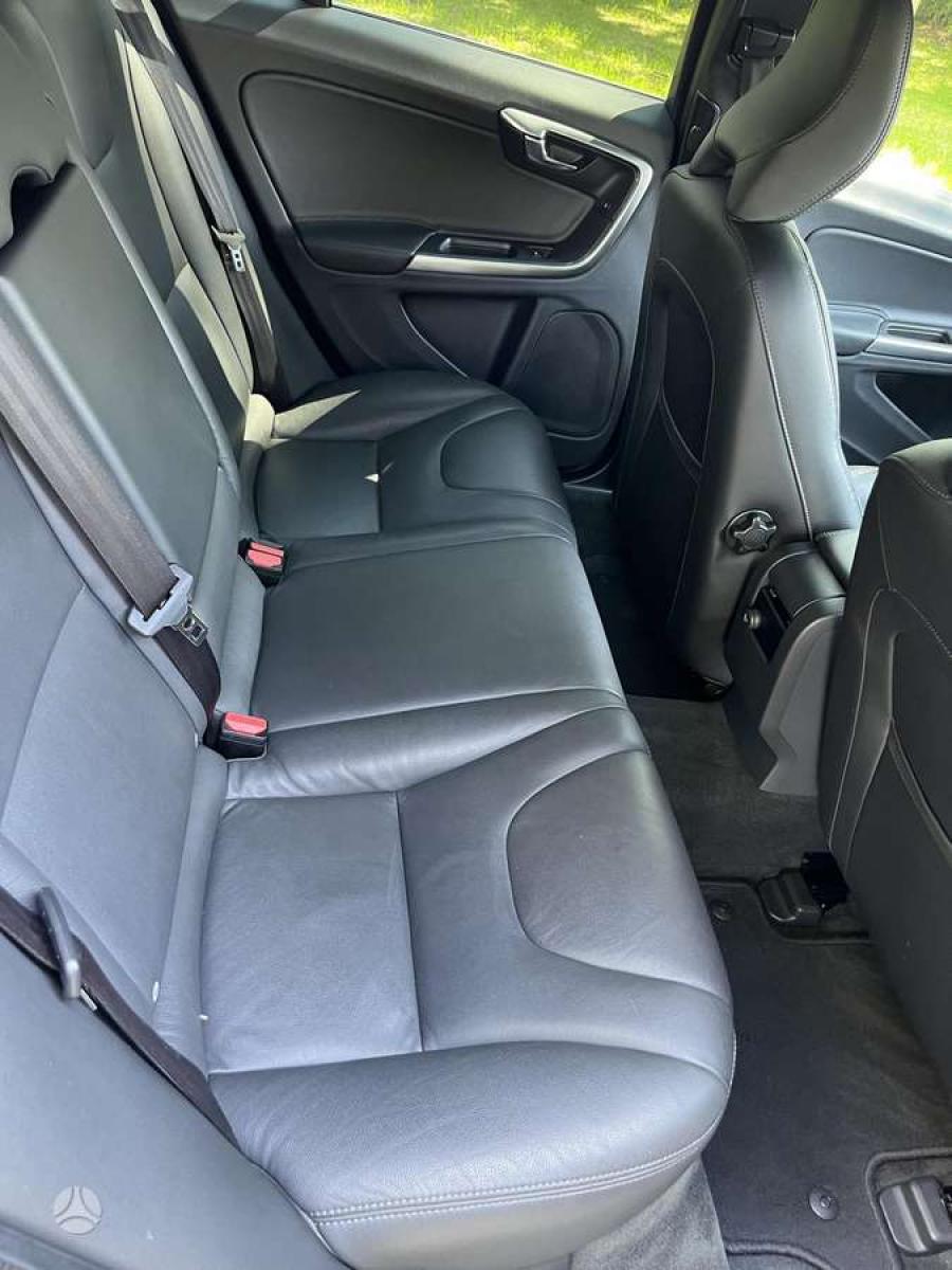 Brown Volvo V60 2014 in Prienai, with an engine capacity of 2.00 L and mileage of 289 thousand km for 6250 €, photo 18 on AUTOMOTO.COM.LV