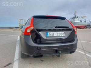 Brown Volvo V60 2014 in Ventspils, with an engine capacity of 2.00 L and mileage of 0 thousand km for 6599 €, photo 5 on AUTOMOTO.COM.LV