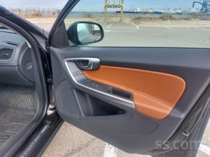 Brown Volvo V60 2014 in Ventspils, with an engine capacity of 2.00 L and mileage of 0 thousand km for 6599 €, photo 7 on AUTOMOTO.COM.LV