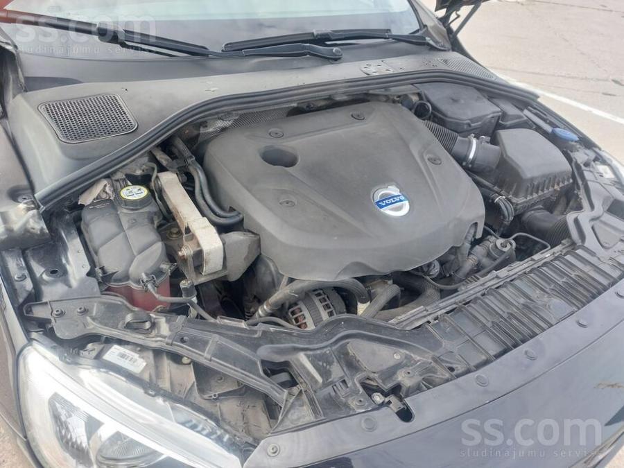 Brown Volvo V60 2014 in Ventspils, with an engine capacity of 2.00 L and mileage of 0 thousand km for 6599 €, photo 16 on AUTOMOTO.COM.LV