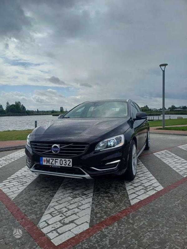 Brown Volvo V60 2014 in Kaunas, with an engine capacity of 2.40 L and mileage of 254 thousand km for 7000 €, photo 3 on AUTOMOTO.COM.LV