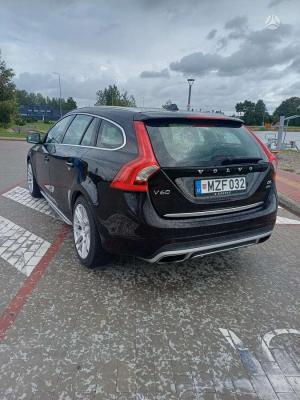 Brown Volvo V60 2014 in Kaunas, with an engine capacity of 2.40 L and mileage of 254 thousand km for 7000 €, photo 7 on AUTOMOTO.COM.LV