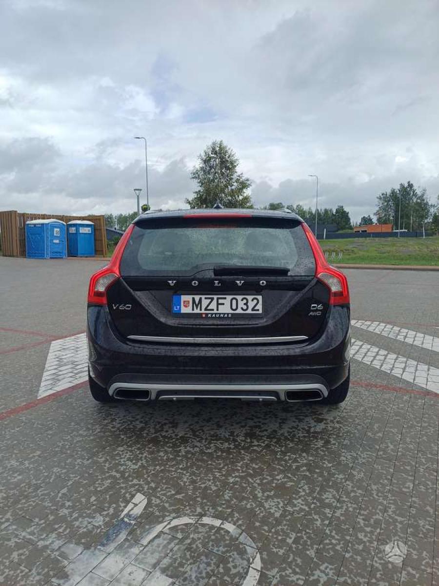 Brown Volvo V60 2014 in Kaunas, with an engine capacity of 2.40 L and mileage of 254 thousand km for 7000 €, photo 8 on AUTOMOTO.COM.LV
