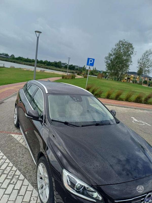 Brown Volvo V60 2014 in Kaunas, with an engine capacity of 2.40 L and mileage of 254 thousand km for 7000 €, photo 10 on AUTOMOTO.COM.LV