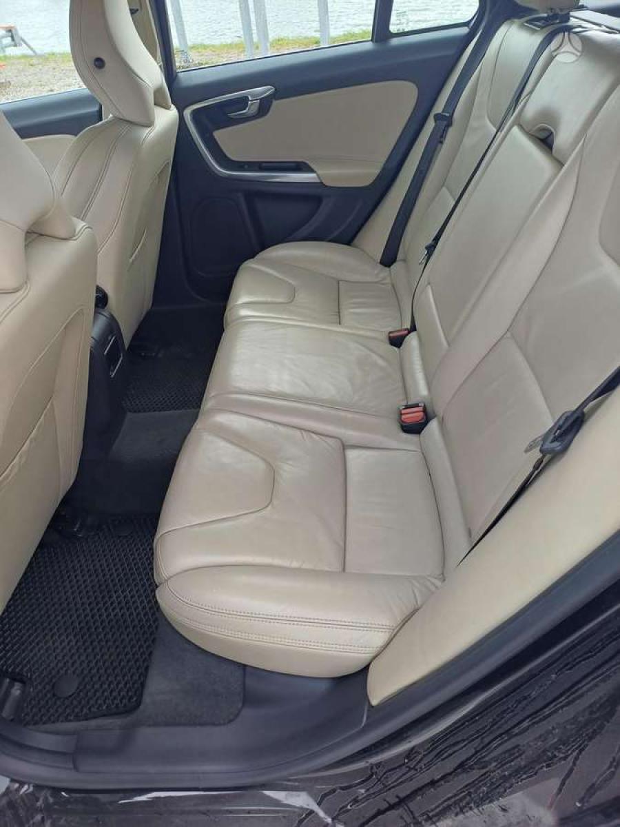 Brown Volvo V60 2014 in Kaunas, with an engine capacity of 2.40 L and mileage of 254 thousand km for 7000 €, photo 15 on AUTOMOTO.COM.LV