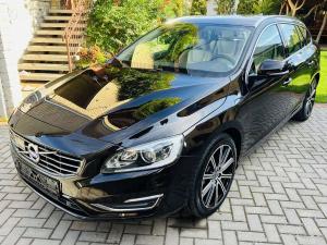 Brūns Volvo V60 2014 Prienai, ar dzinēja tilpumu 2.40 L un nobraukumu 212 tūkst. km par 8199 €, foto  vietnē AUTOMOTO.COM.LV