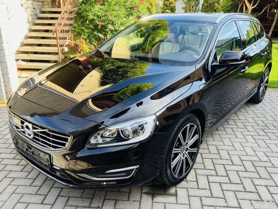 Brūns Volvo V60 2014 Prienai, ar dzinēja tilpumu 2.40 L un nobraukumu 212 tūkst. km par 8199 €, foto 1 vietnē AUTOMOTO.COM.LV