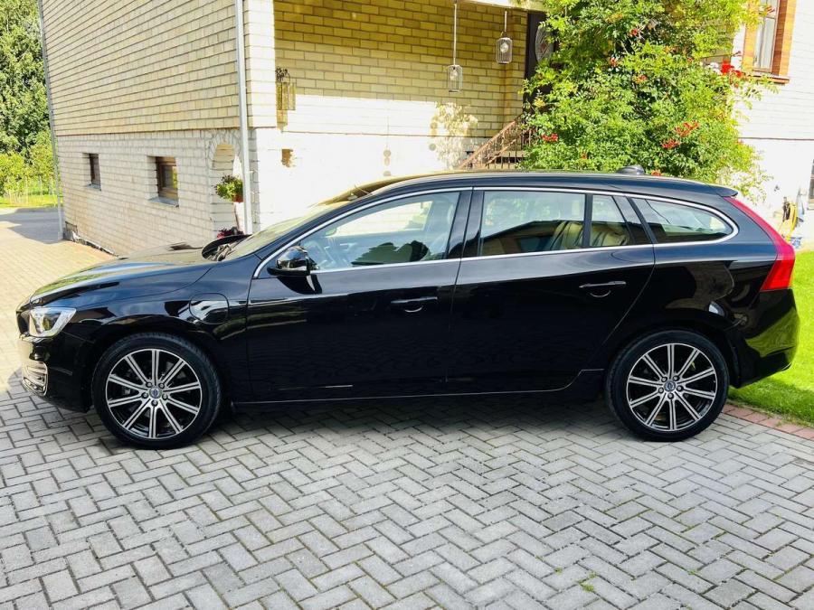 Brūns Volvo V60 2014 Prienai, ar dzinēja tilpumu 2.40 L un nobraukumu 212 tūkst. km par 8199 €, foto 3 vietnē AUTOMOTO.COM.LV