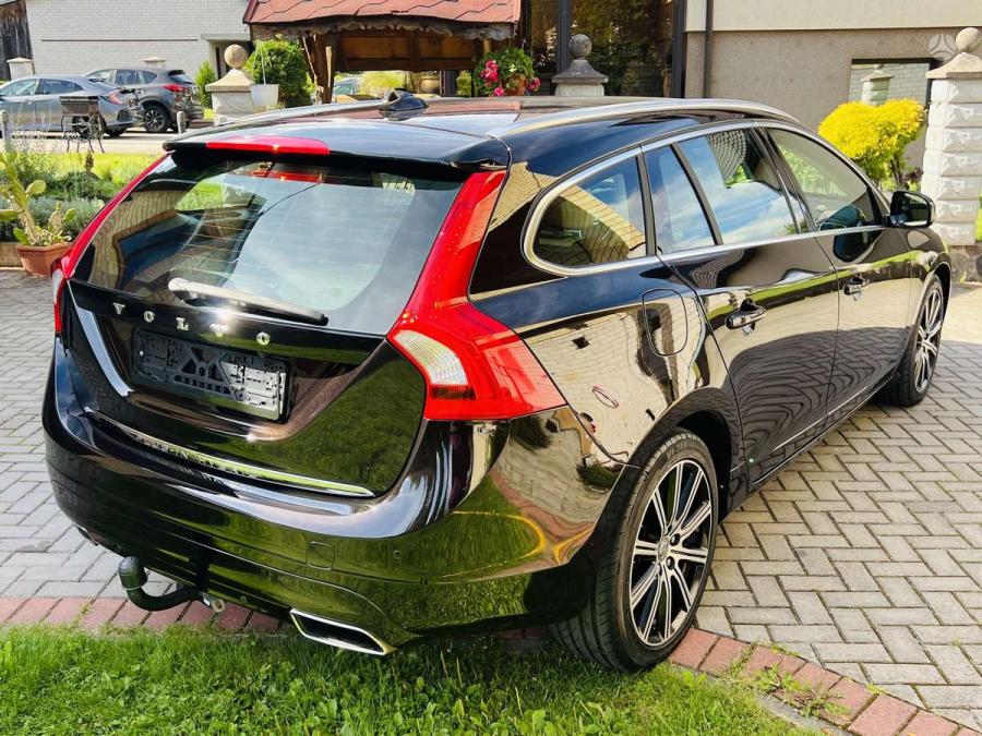 Brūns Volvo V60 2014 Prienai, ar dzinēja tilpumu 2.40 L un nobraukumu 212 tūkst. km par 8199 €, foto 6 vietnē AUTOMOTO.COM.LV
