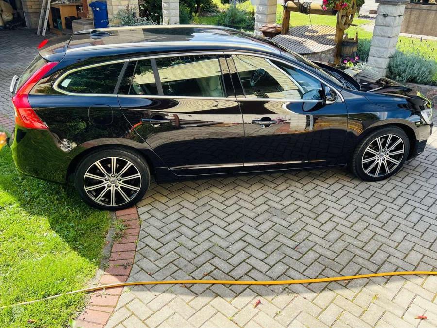 Brūns Volvo V60 2014 Prienai, ar dzinēja tilpumu 2.40 L un nobraukumu 212 tūkst. km par 8199 €, foto 7 vietnē AUTOMOTO.COM.LV