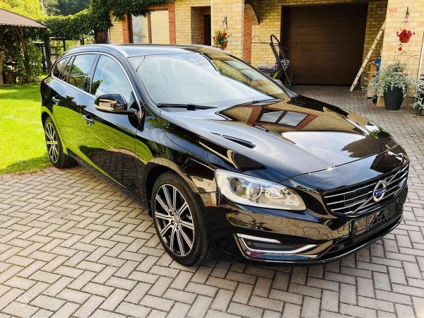 Volvo V60 2014 in Prienai on AUTOMOTO.COM.LV Brown Volvo V60 2014 in Prienai, with an engine capacity of 2.40 L and mileage of 212 thousand km for 8199 €, photo 8 on AUTOMOTO.COM.LV