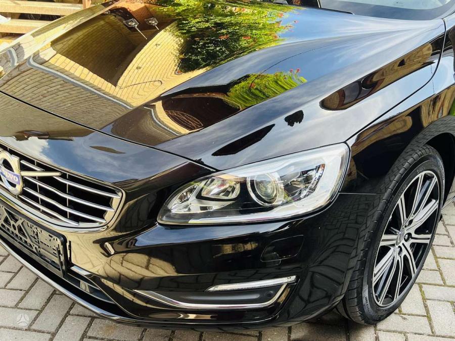 Brūns Volvo V60 2014 Prienai, ar dzinēja tilpumu 2.40 L un nobraukumu 212 tūkst. km par 8199 €, foto 10 vietnē AUTOMOTO.COM.LV