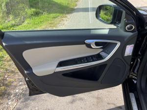 Brūns Volvo V60 2014 Prienai, ar dzinēja tilpumu 2.40 L un nobraukumu 212 tūkst. km par 8199 €, foto 18 vietnē AUTOMOTO.COM.LV
