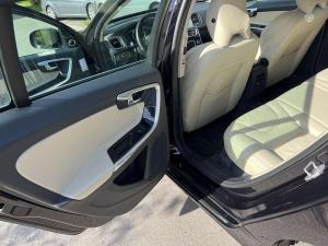 Brūns Volvo V60 2014 Prienai, ar dzinēja tilpumu 2.40 L un nobraukumu 212 tūkst. km par 8199 €, foto 20 vietnē AUTOMOTO.COM.LV