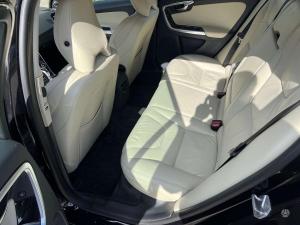 Brūns Volvo V60 2014 Prienai, ar dzinēja tilpumu 2.40 L un nobraukumu 212 tūkst. km par 8199 €, foto 25 vietnē AUTOMOTO.COM.LV