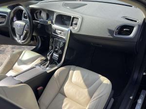 Brūns Volvo V60 2014 Prienai, ar dzinēja tilpumu 2.40 L un nobraukumu 212 tūkst. km par 8199 €, foto 29 vietnē AUTOMOTO.COM.LV