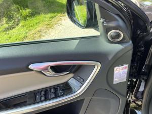 Brūns Volvo V60 2014 Prienai, ar dzinēja tilpumu 2.40 L un nobraukumu 212 tūkst. km par 8199 €, foto 31 vietnē AUTOMOTO.COM.LV